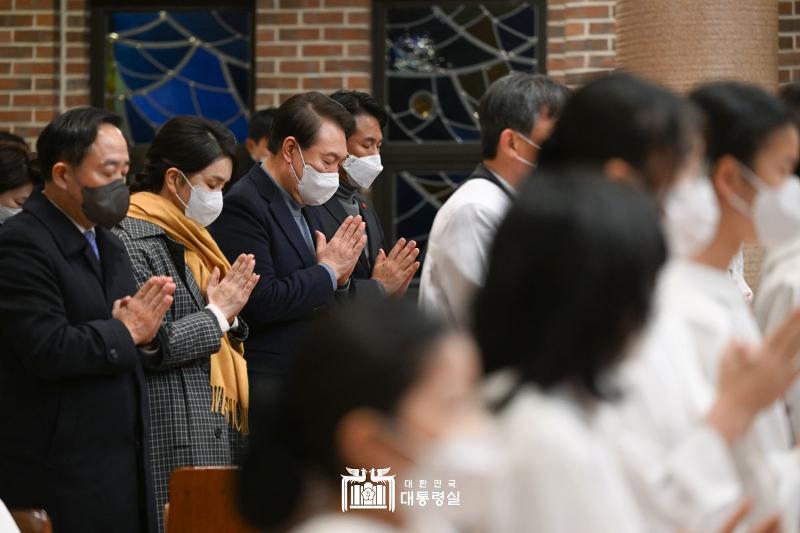 코리아넷뉴스 윤 대통령 부부 성탄 미사·예배 잇달아 참석 국제문화홍보정책실